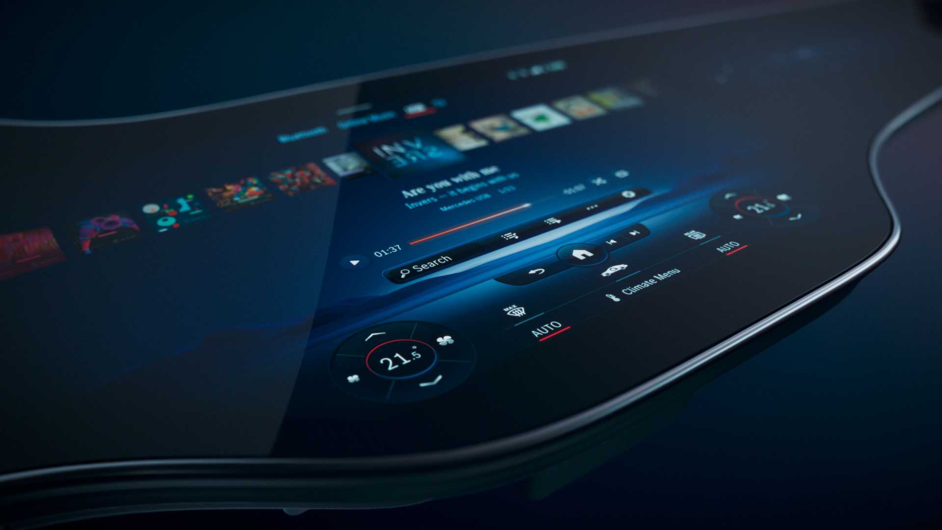 Mercedes, arriva l'MBUX Hyperscreen da 56 pollici